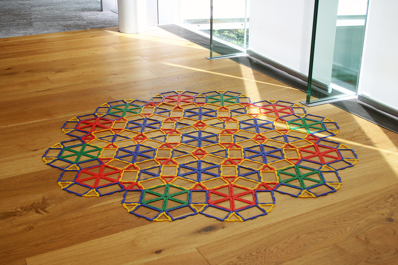 Metallic-mean quasicrystals as aperiodic approximants of periodic ...