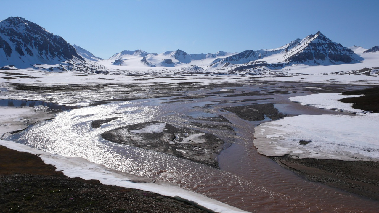 How climate change reassembles river ecosystems | Research Communities ...