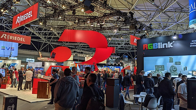 Stackable 'holobricks' can make giant 3D images | AVIXA Xchange