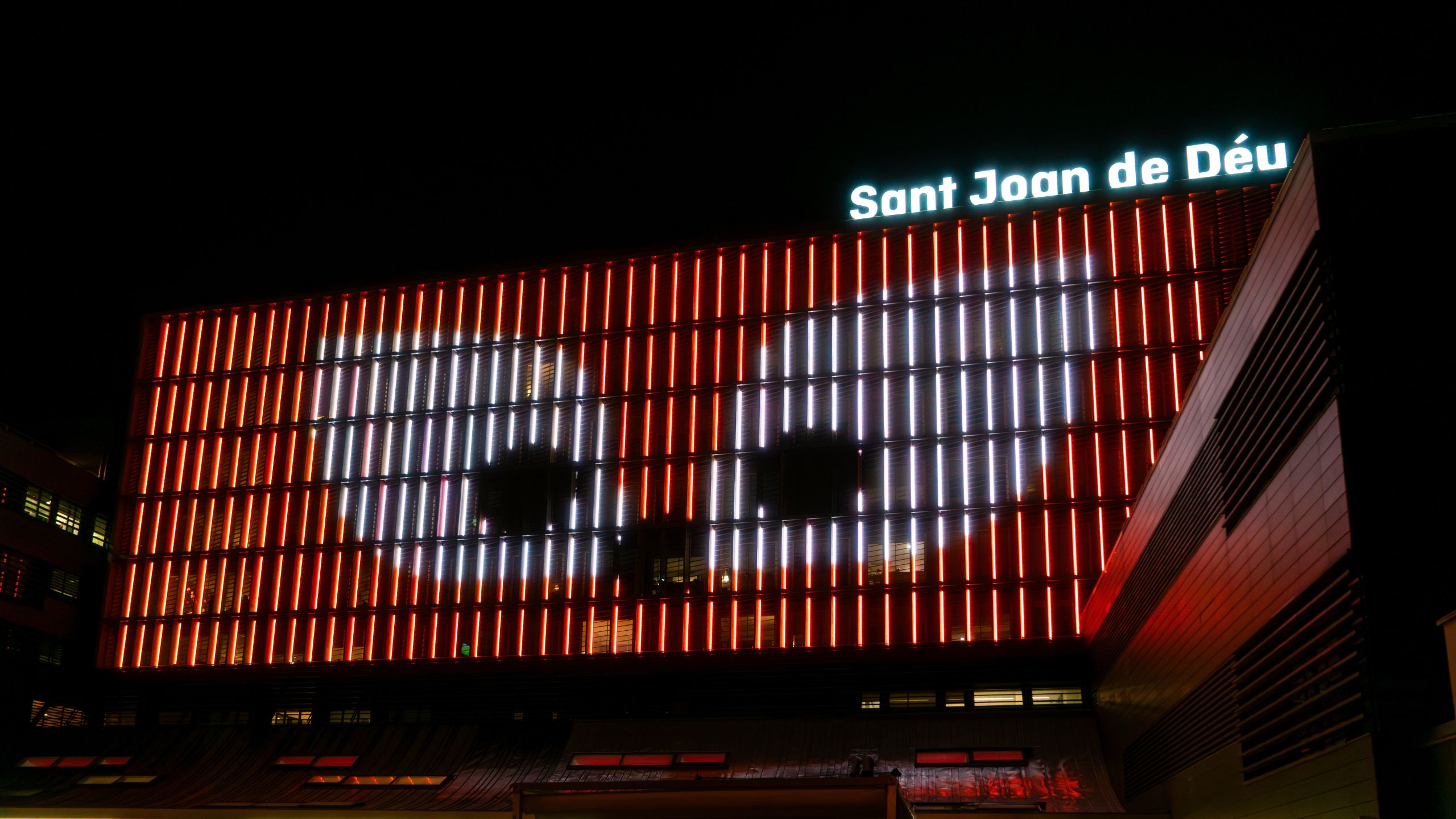 El Hospital Sant Joan de Déu estrena nueva fachada iluminada, una ...
