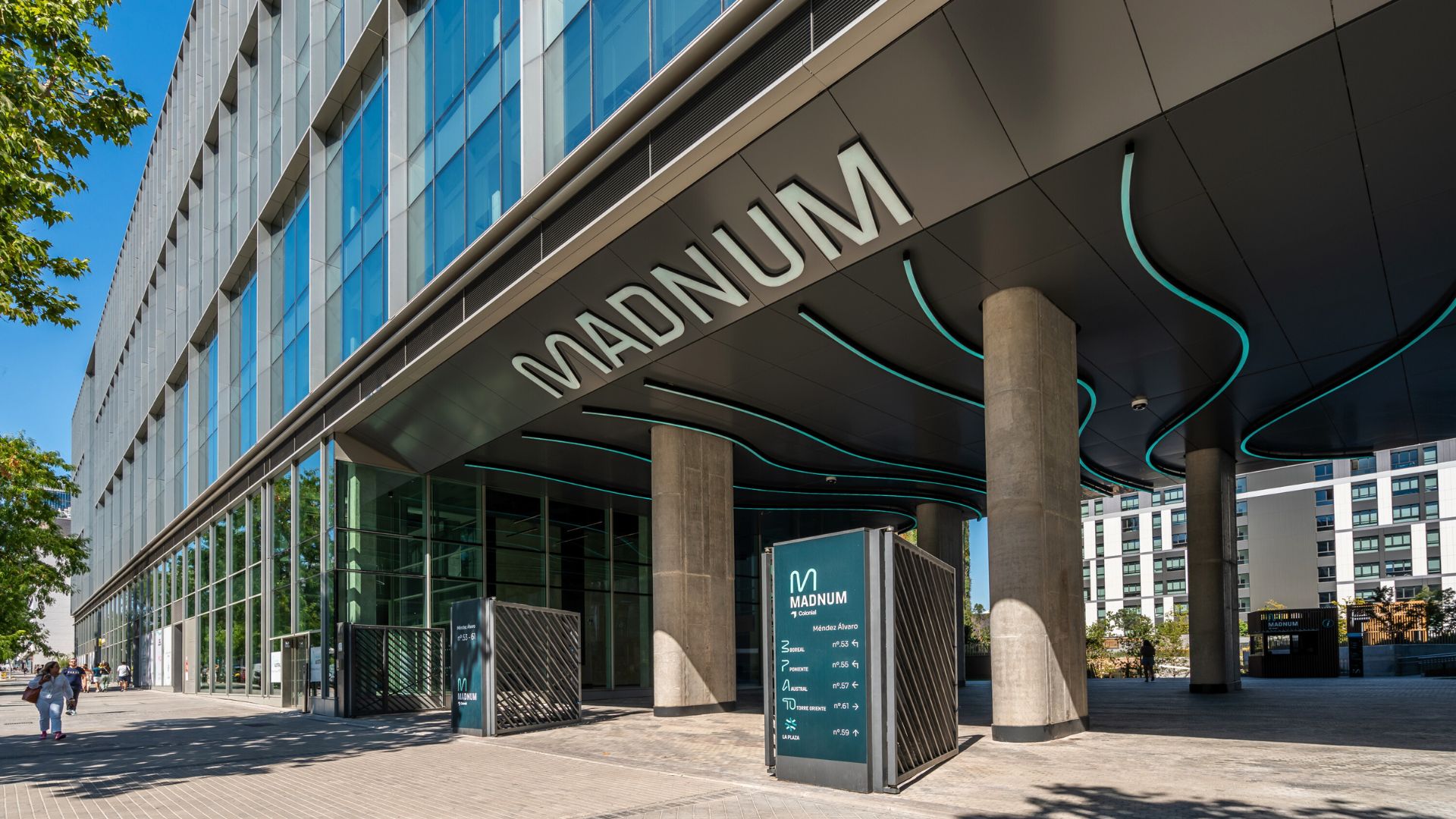 LEDDREAM GROUP creates a 170 sqm immersive light experience at Madnum’s ...