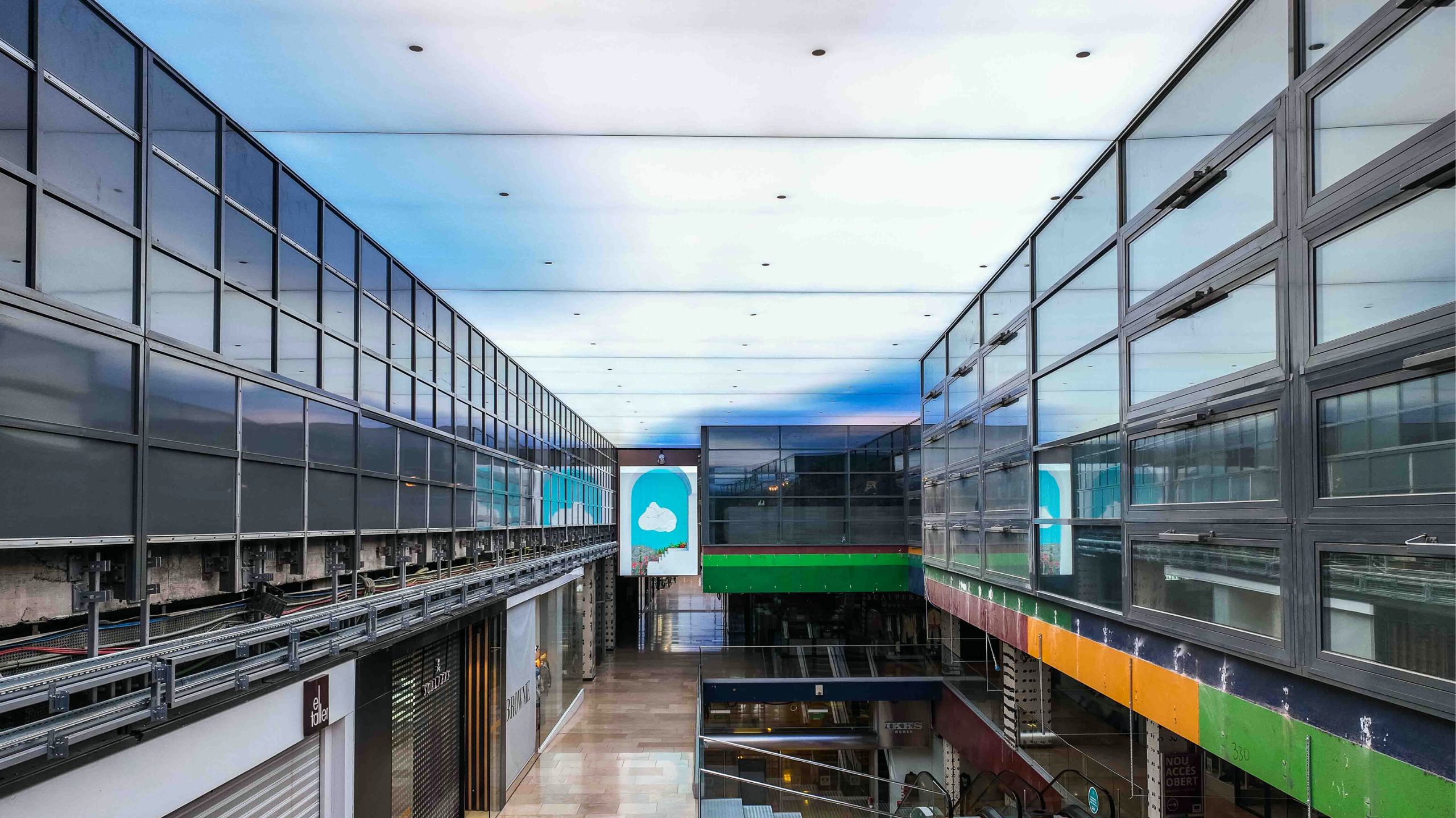 A huge digital lighting canvas spanning 1,100 sqm captivates at the L ...