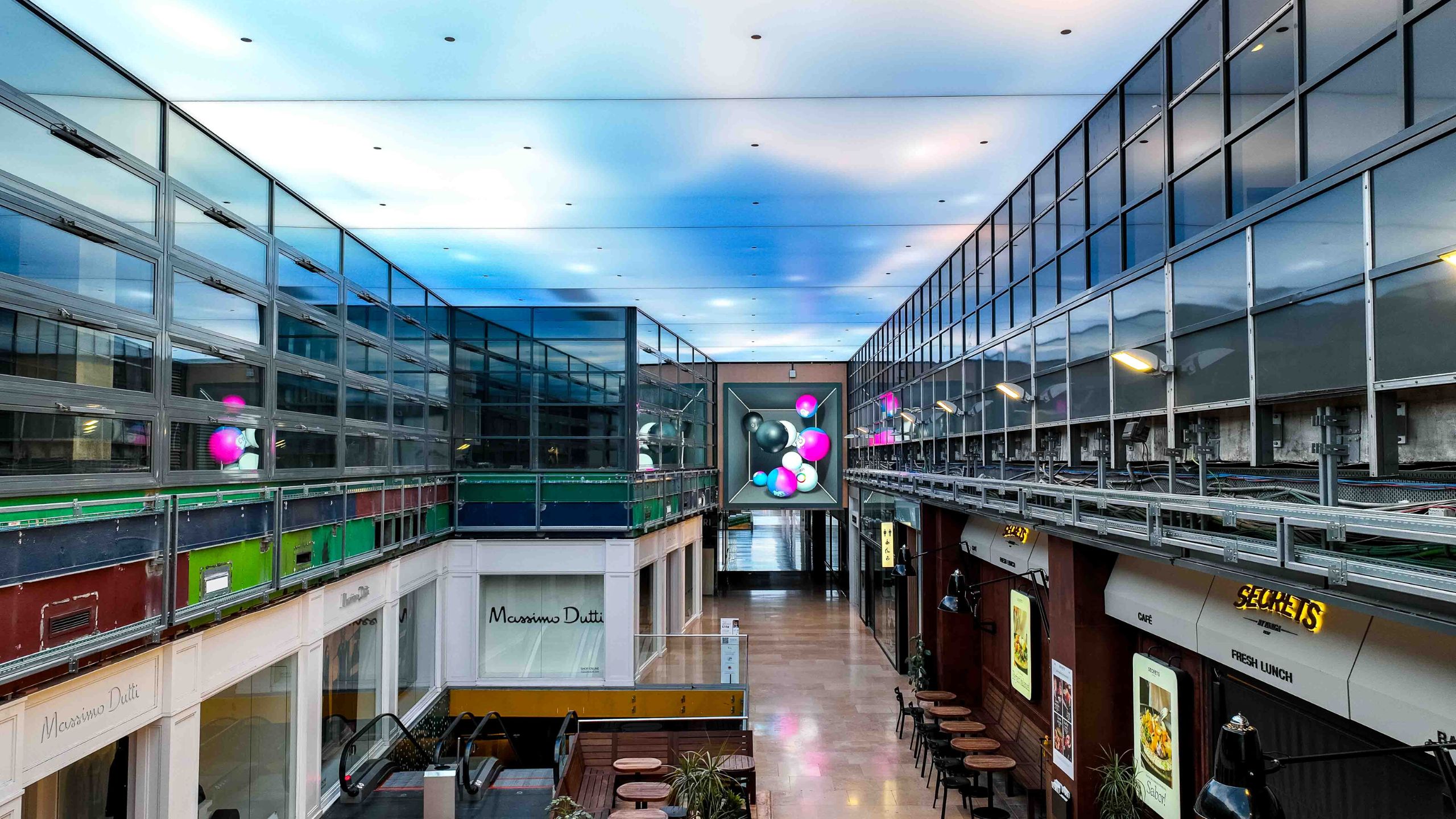 A huge digital lighting canvas spanning 1,100 sqm captivates at the L ...